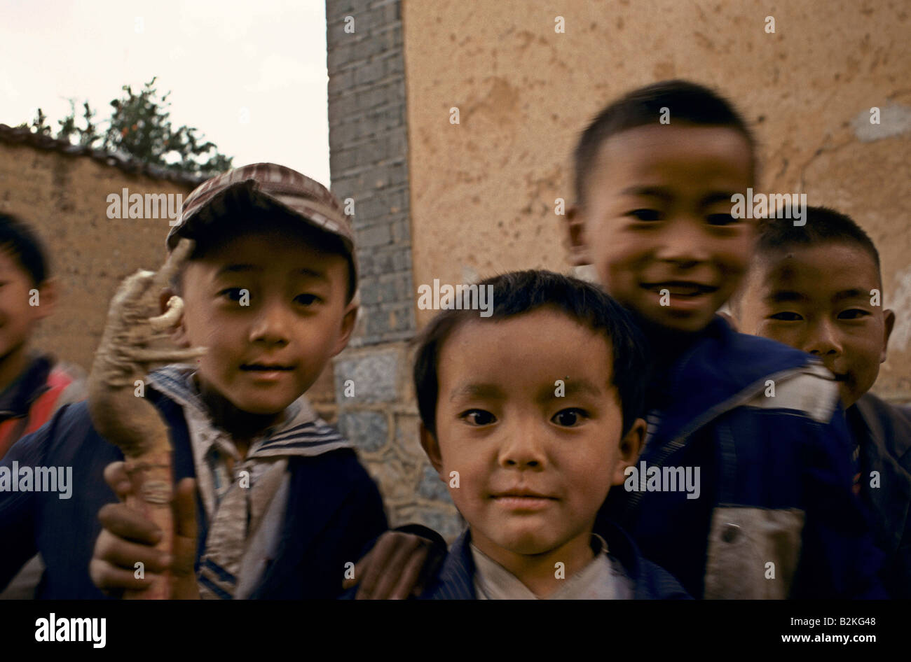 chinese boys smiling in a group Stock Photo - Alamy