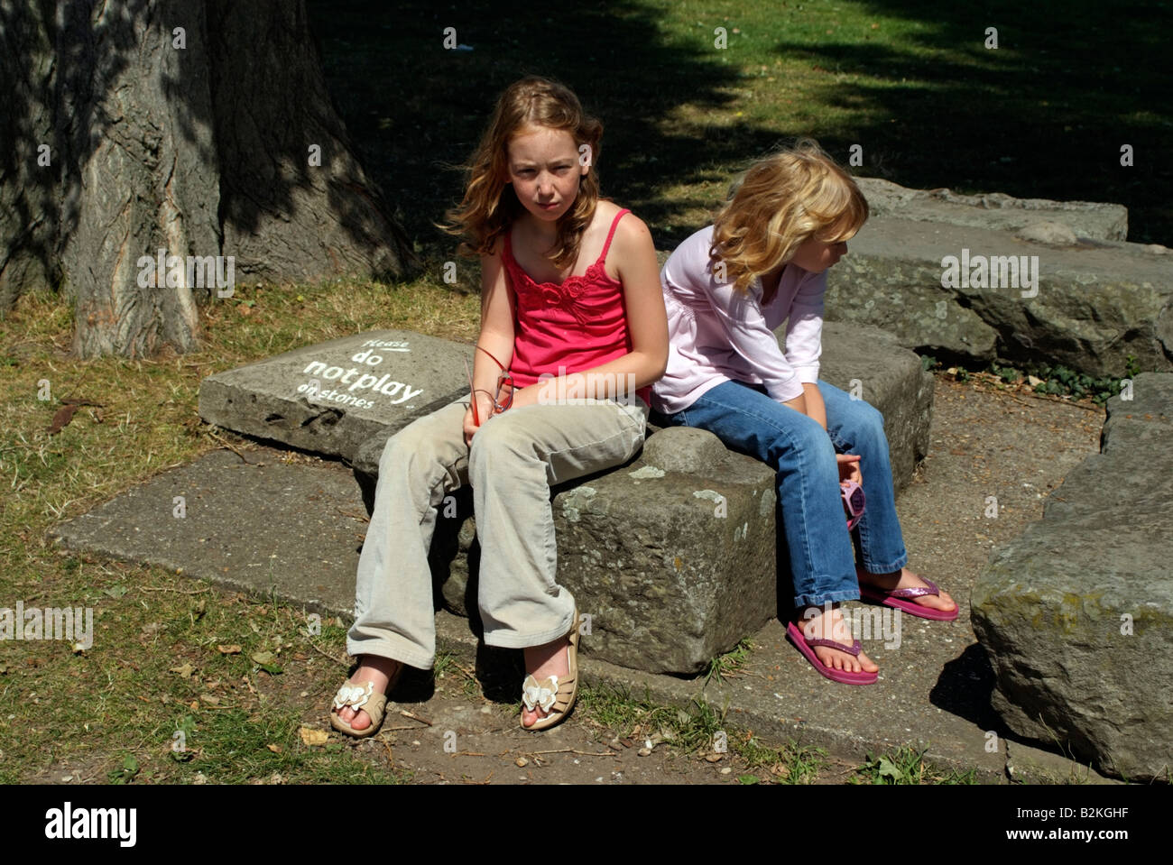 Do not throw stones at this sign hi-res stock photography and images ...
