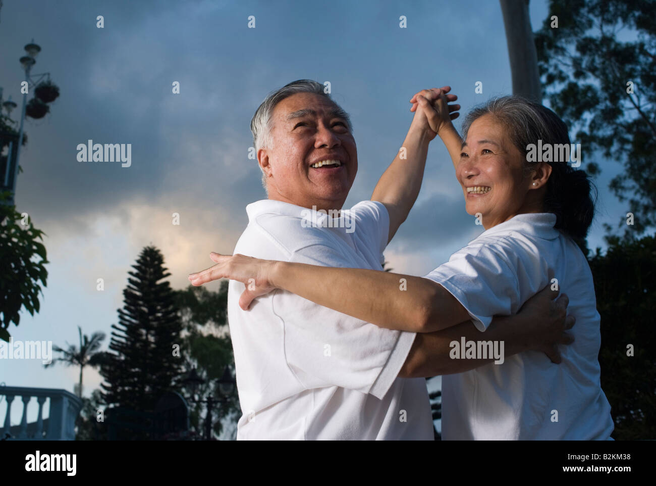 Asian couple dancing hi-res stock photography and images - Alamy