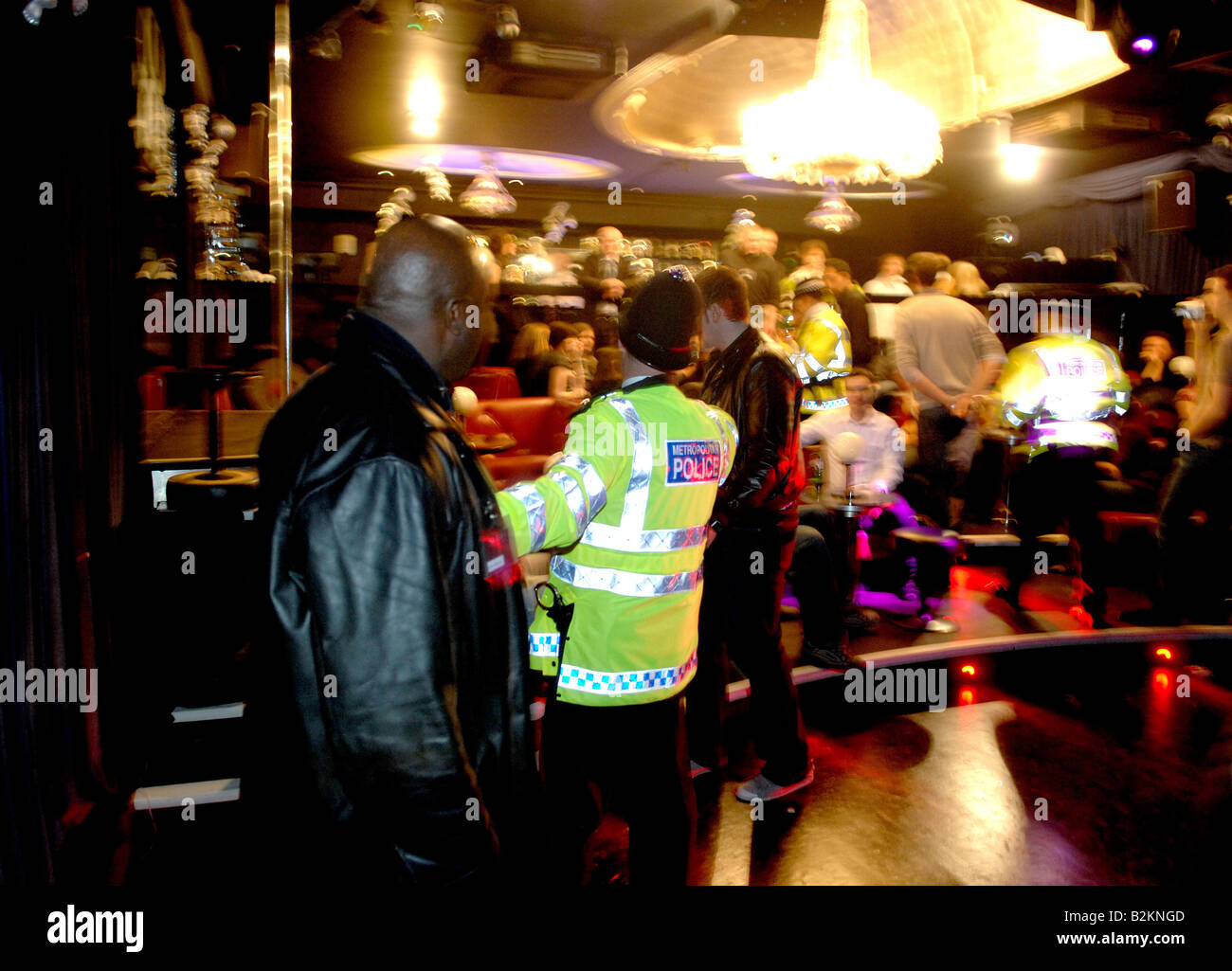 Night police uk hi-res stock photography and images - Alamy