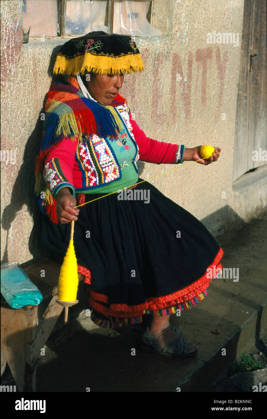 Inca woman knitting near Cuzco Peru Stock Photo - Alamy