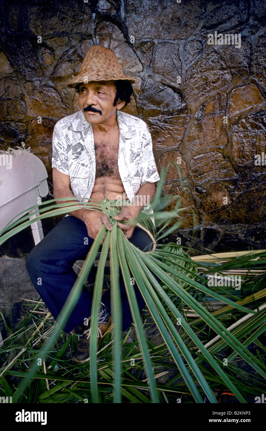 Cuban man making basket hi-res stock photography and images - Alamy