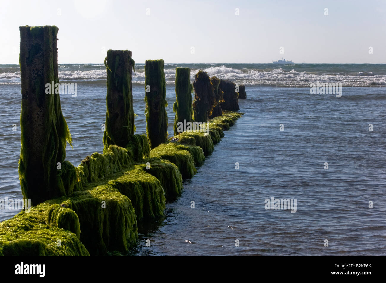 Breakwater sea defense structure hi-res stock photography and images ...