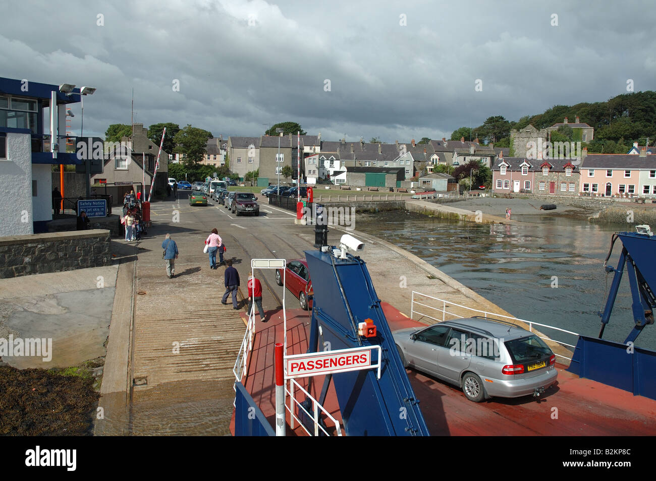 Cars and passengers leaving Strangford and Portaferry Ferry Strangford ...