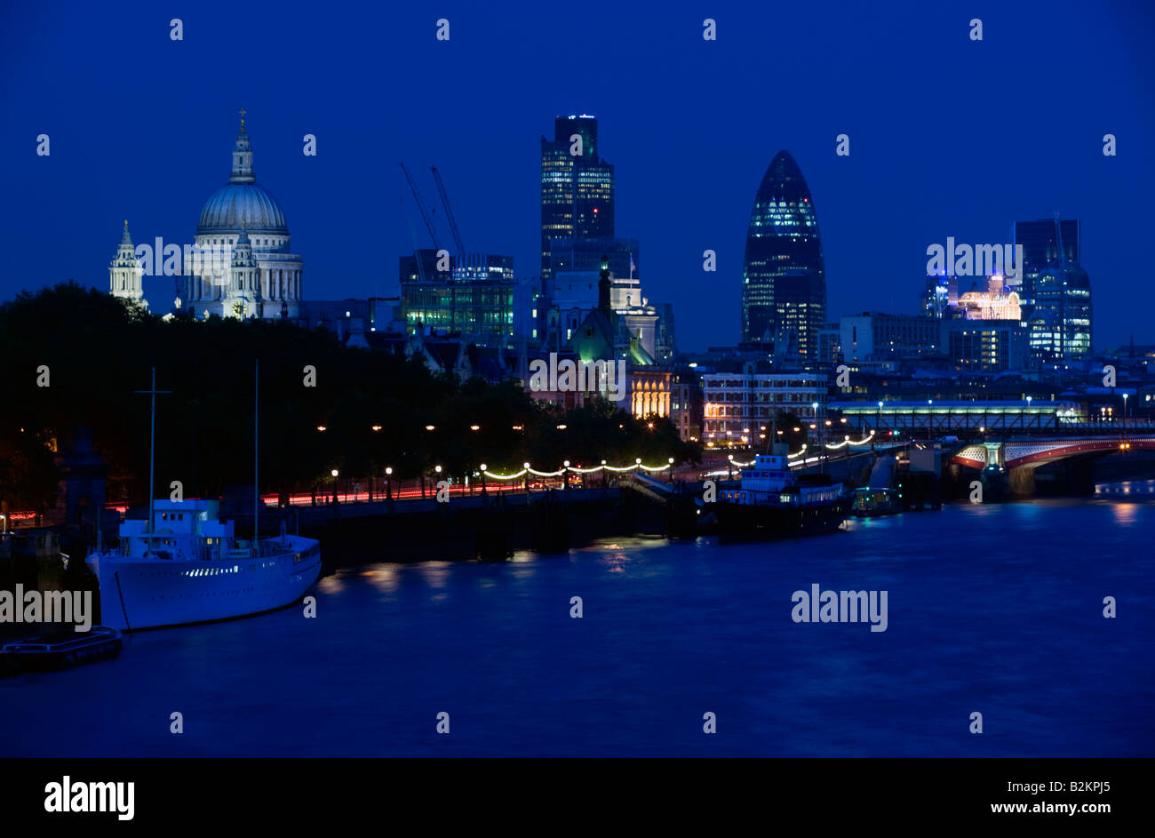 City of london river thames embankment hi-res stock photography and ...