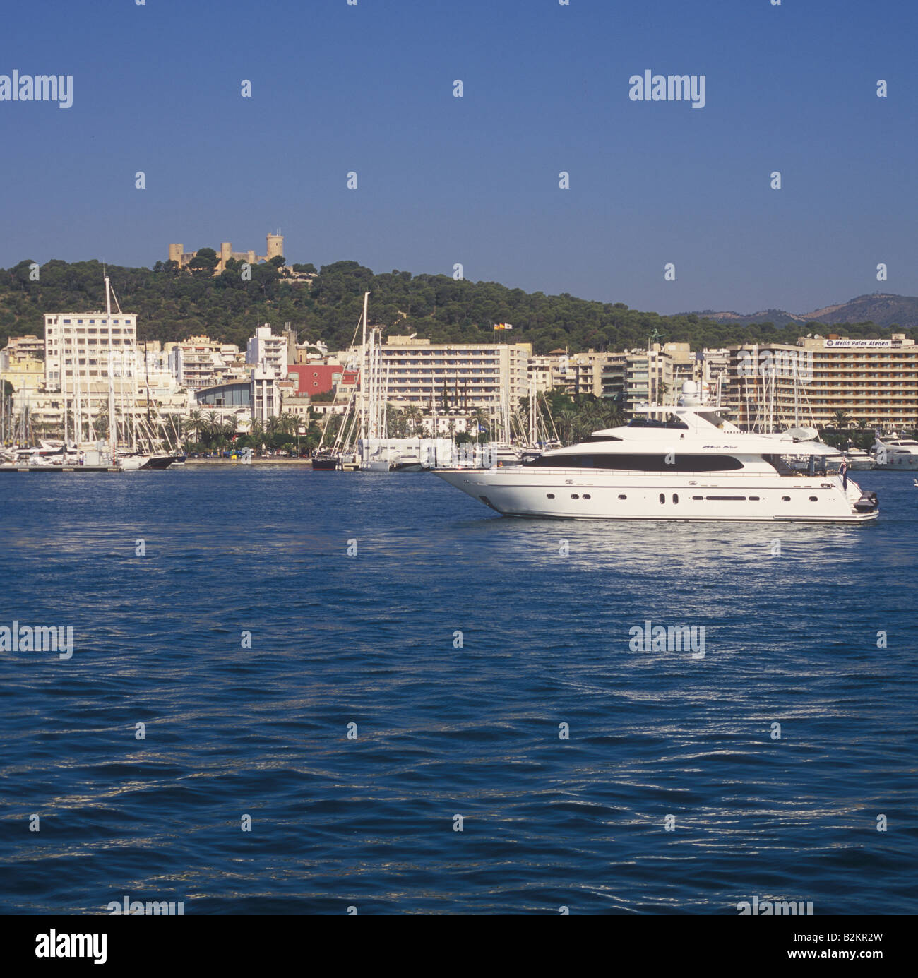 Luxury superyacht The Monte Fino 92 "Castle Zero One II" taking a spin ...