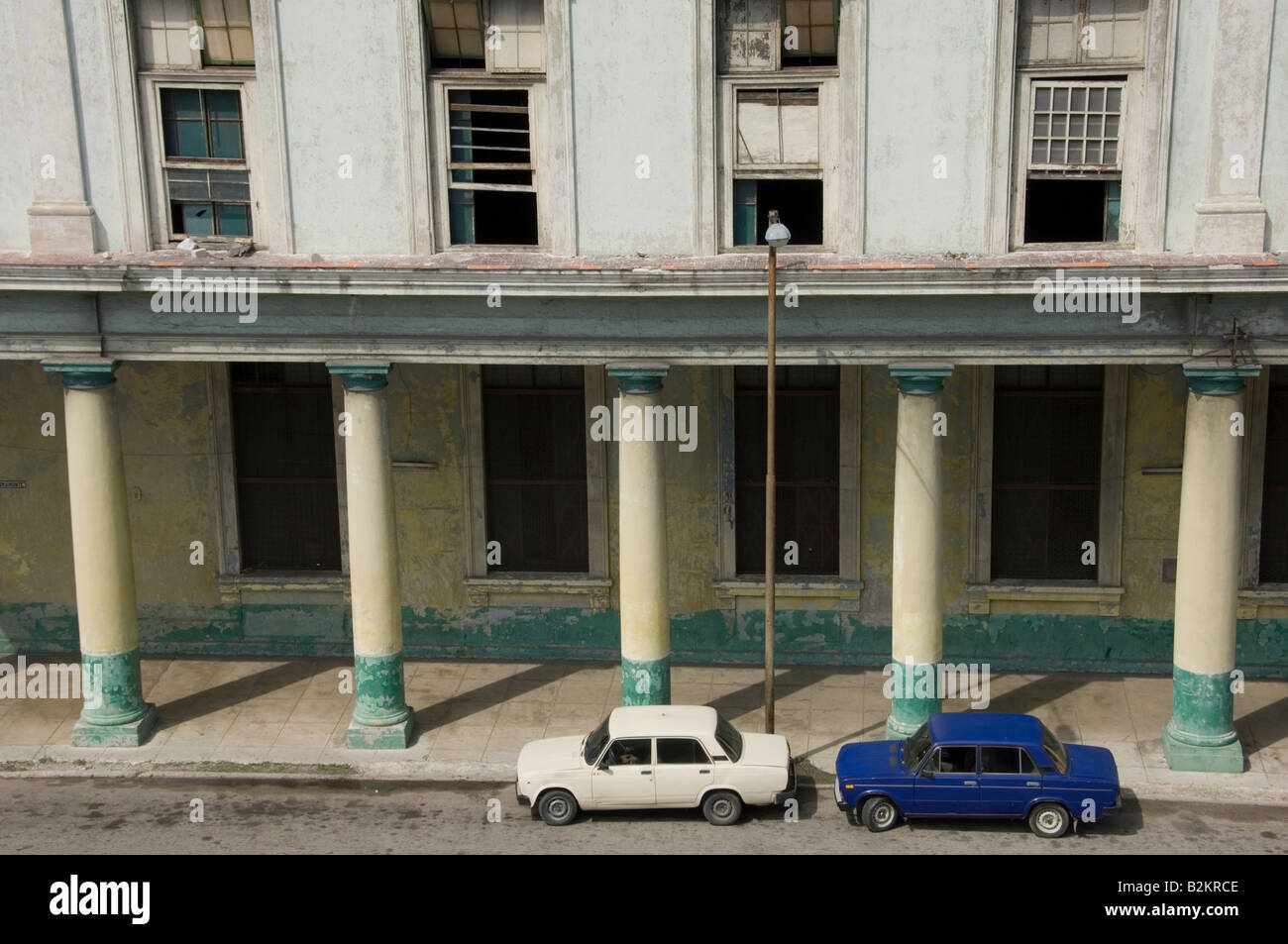 Old building columns in hi-res stock photography and images - Alamy