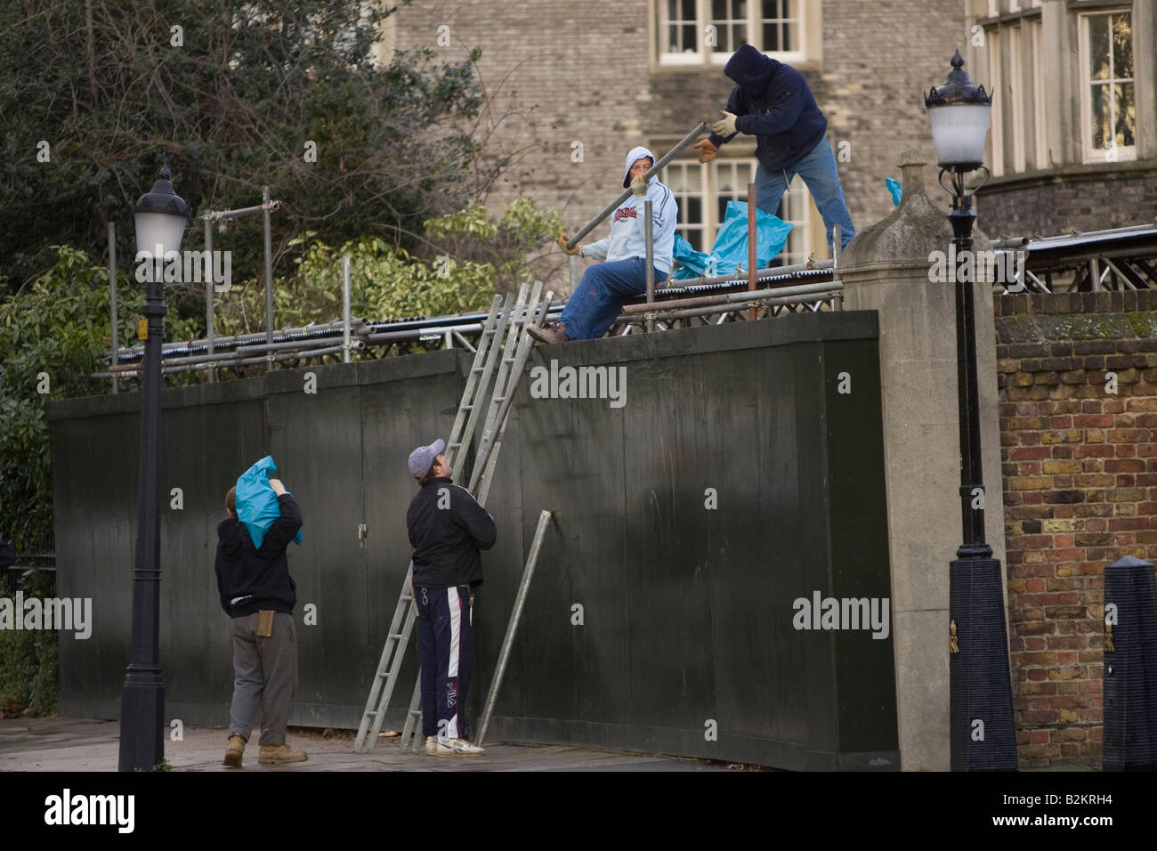 Scaffolders at work Stock Photo - Alamy