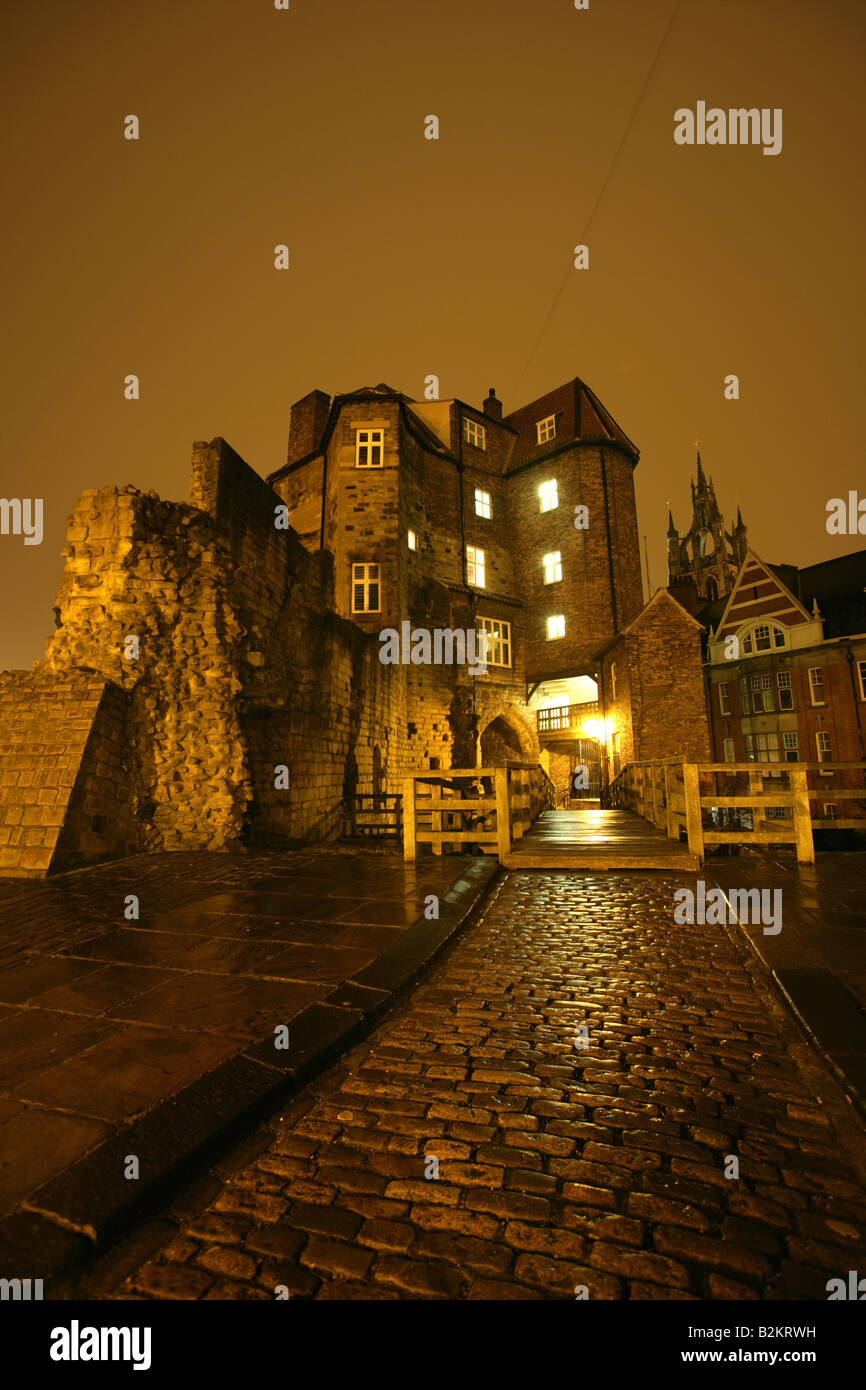 City of Newcastle, England. Medieval castle gatehouse, The Black Gate ...