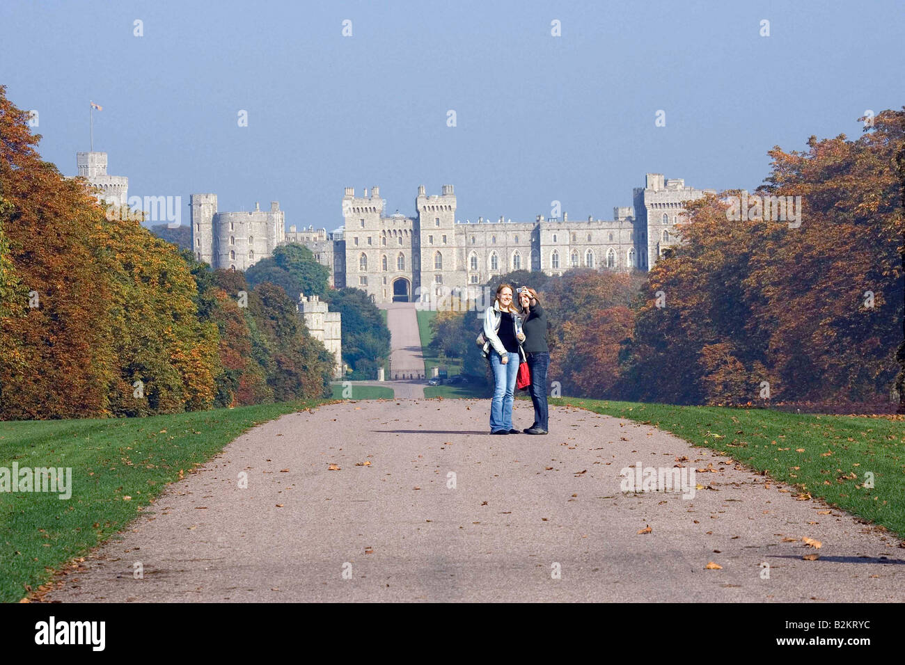 Tourists outside Windsor Castle Stock Photo - Alamy