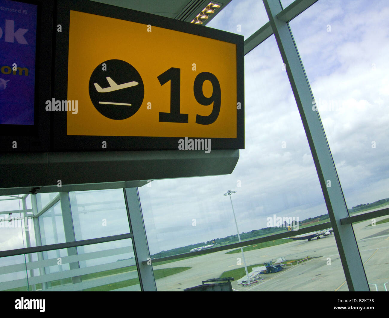Flight gate hi-res stock photography and images - Alamy