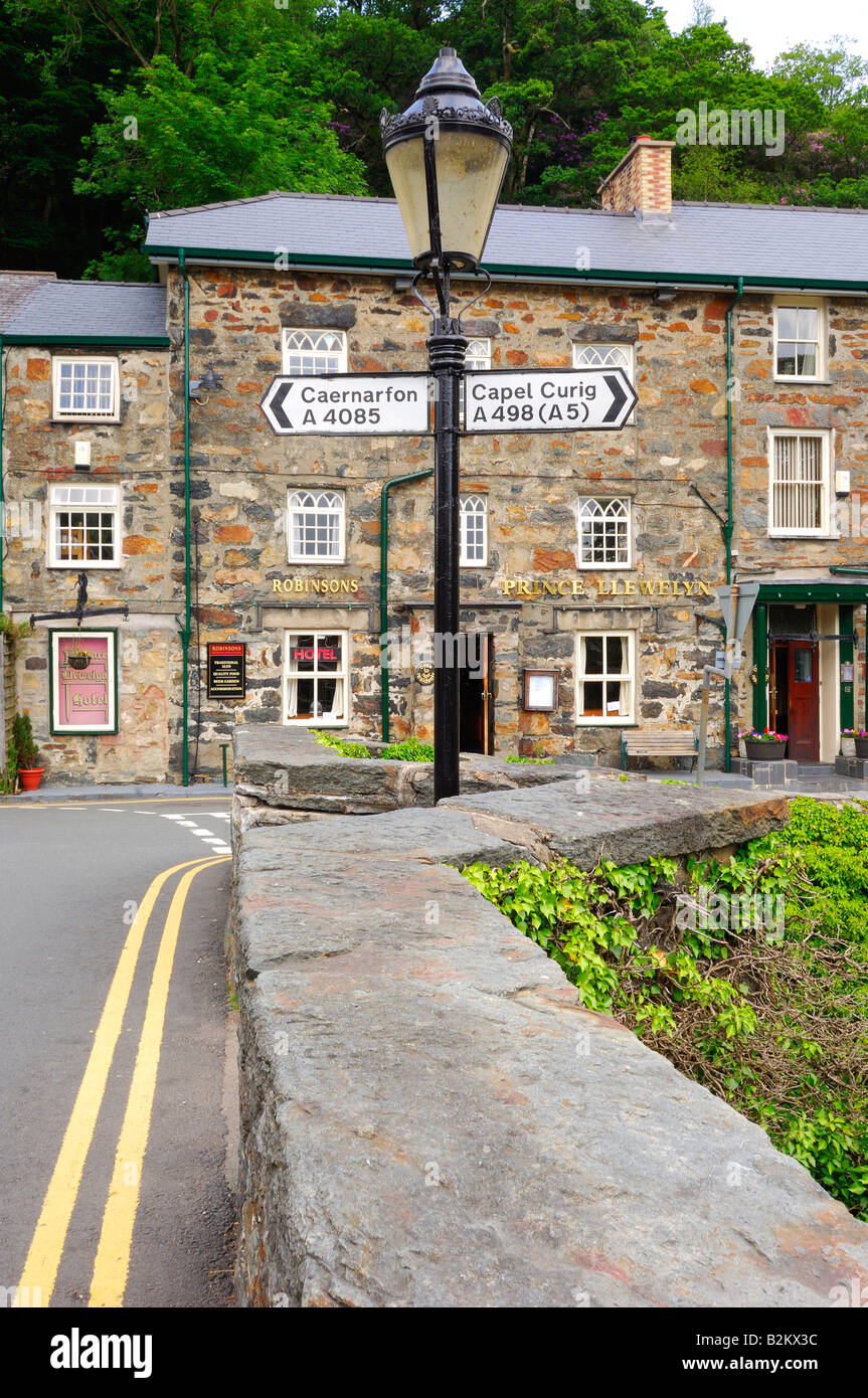 Roadsign on the ivy covered bridge carrying the A4085 over the River ...