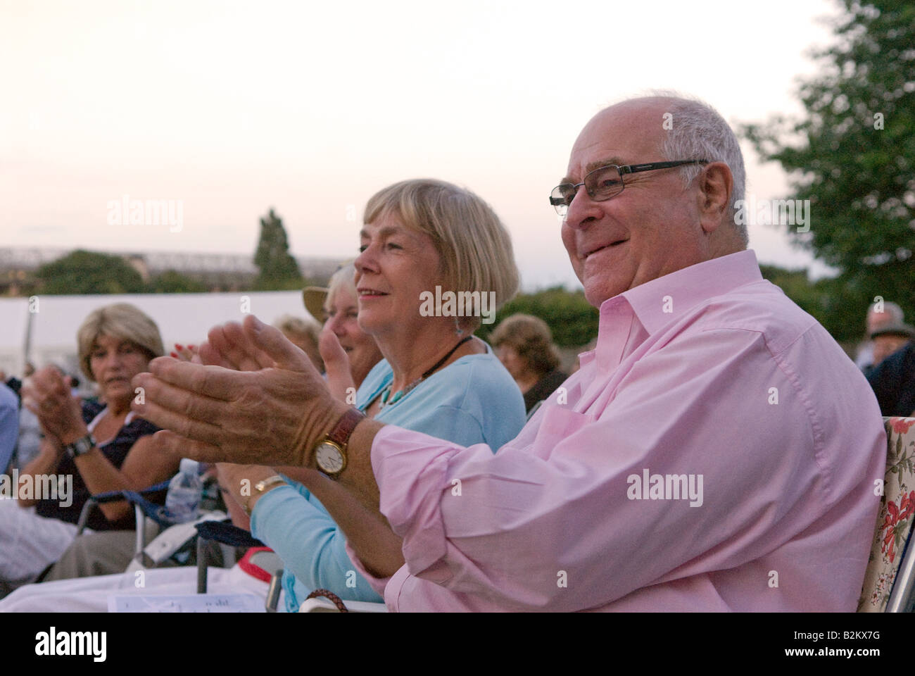 Audience clapping school concert hi-res stock photography and images ...