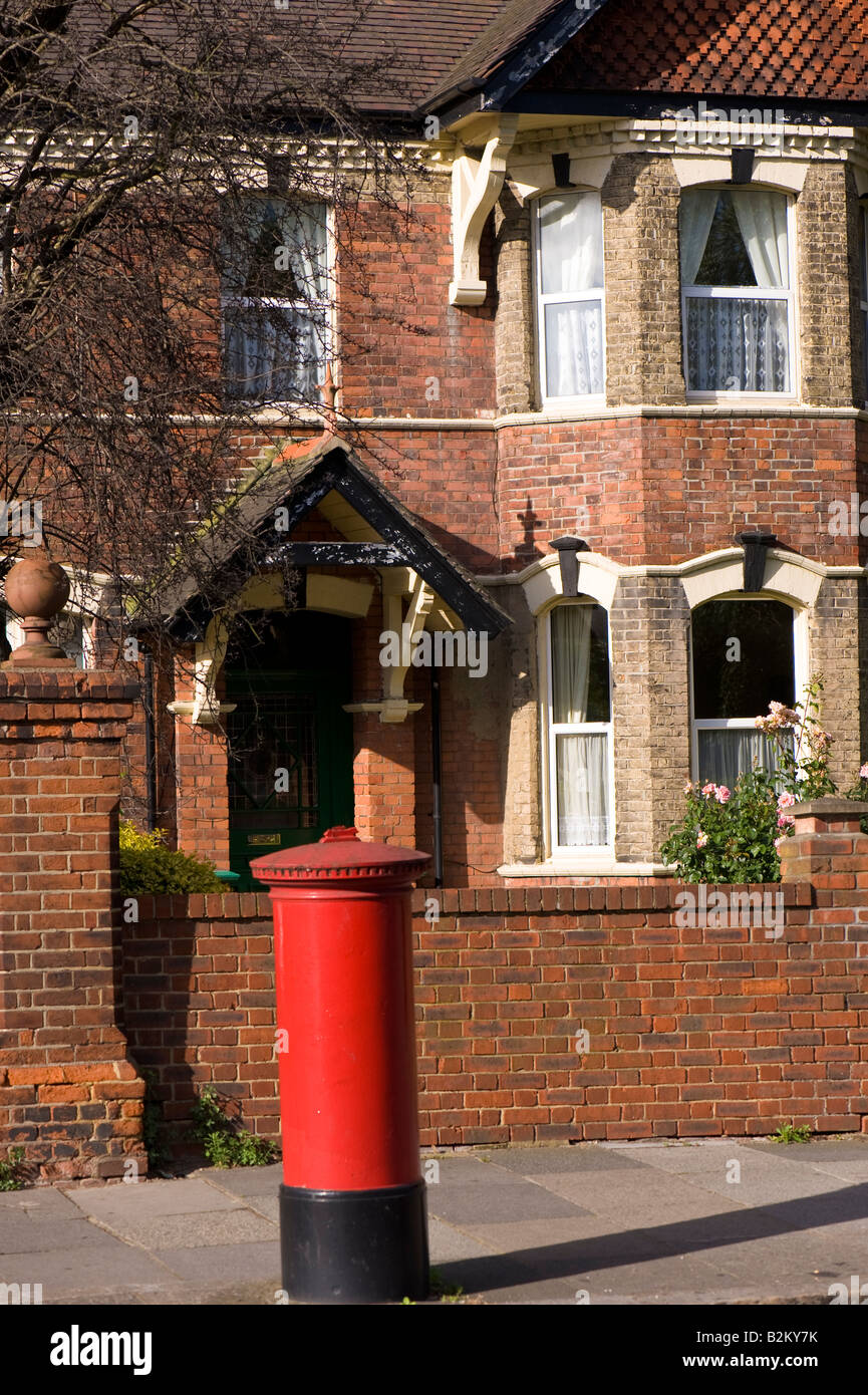 United kingdom letter box hi-res stock photography and images - Alamy