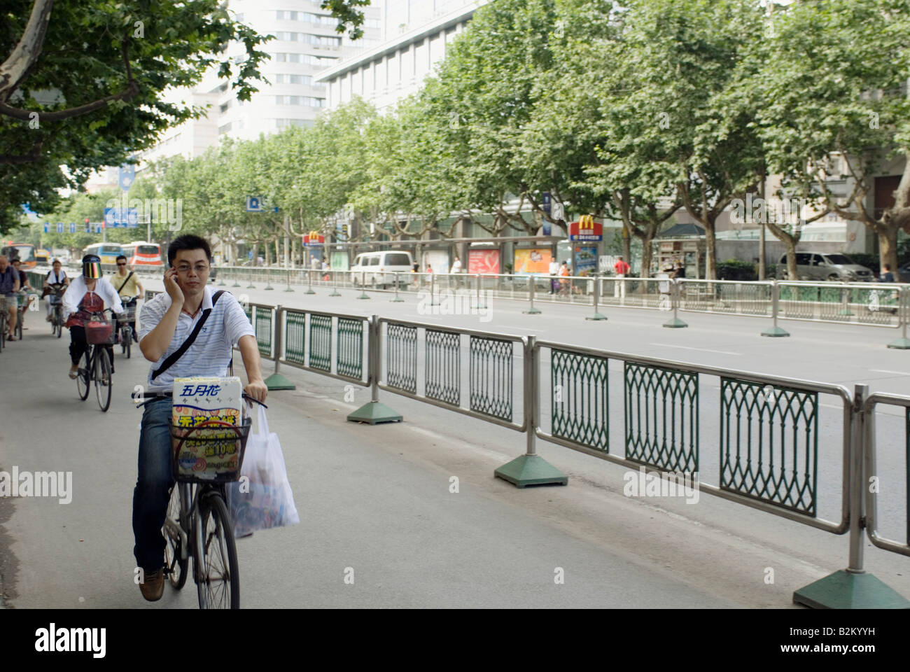 Chinese man bike street scene china hi-res stock photography and images ...