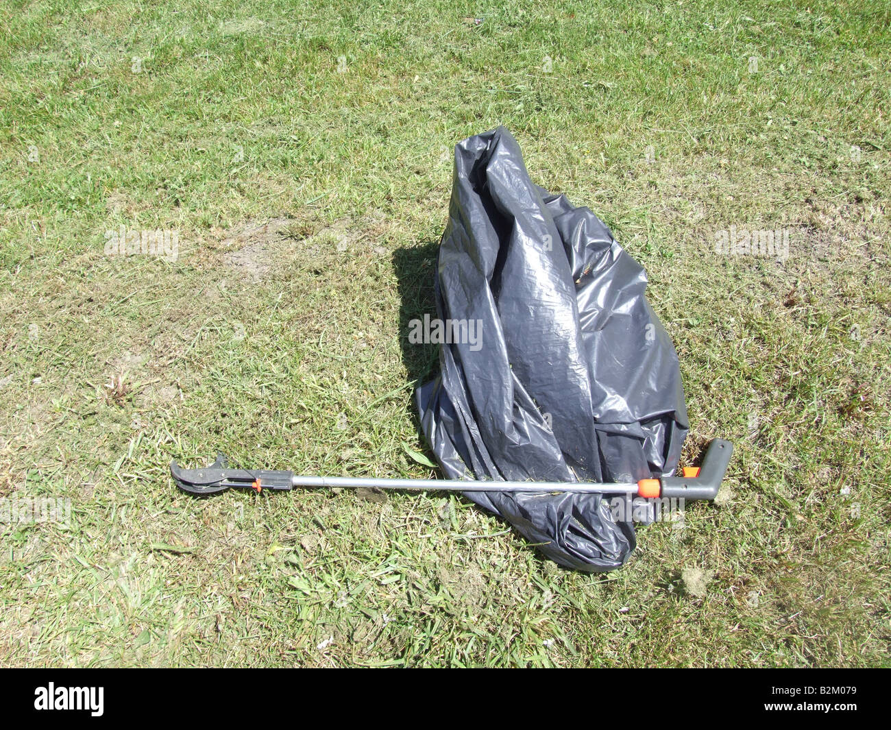Litter picker man hi-res stock photography and images - Alamy
