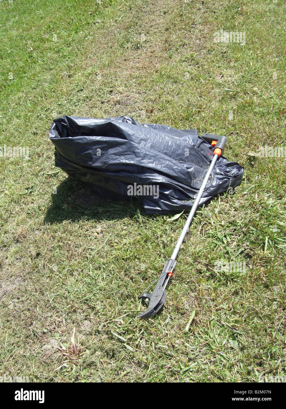 Litter picking tools hi-res stock photography and images - Alamy
