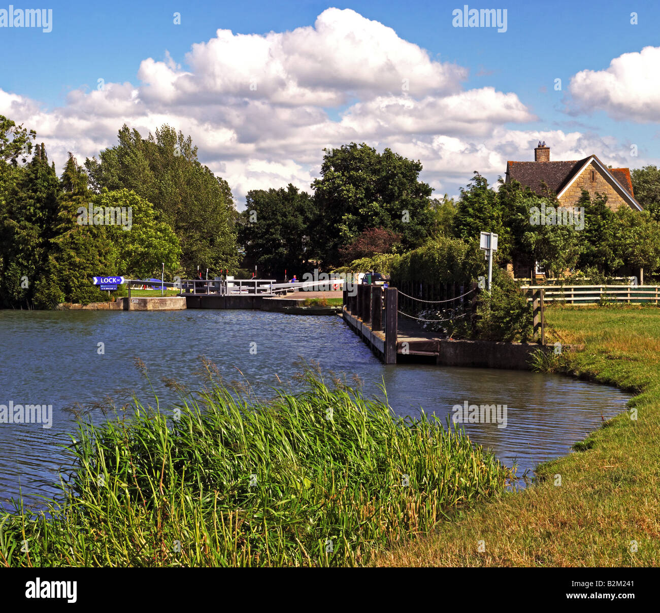 Lechlade river summer hi-res stock photography and images - Alamy