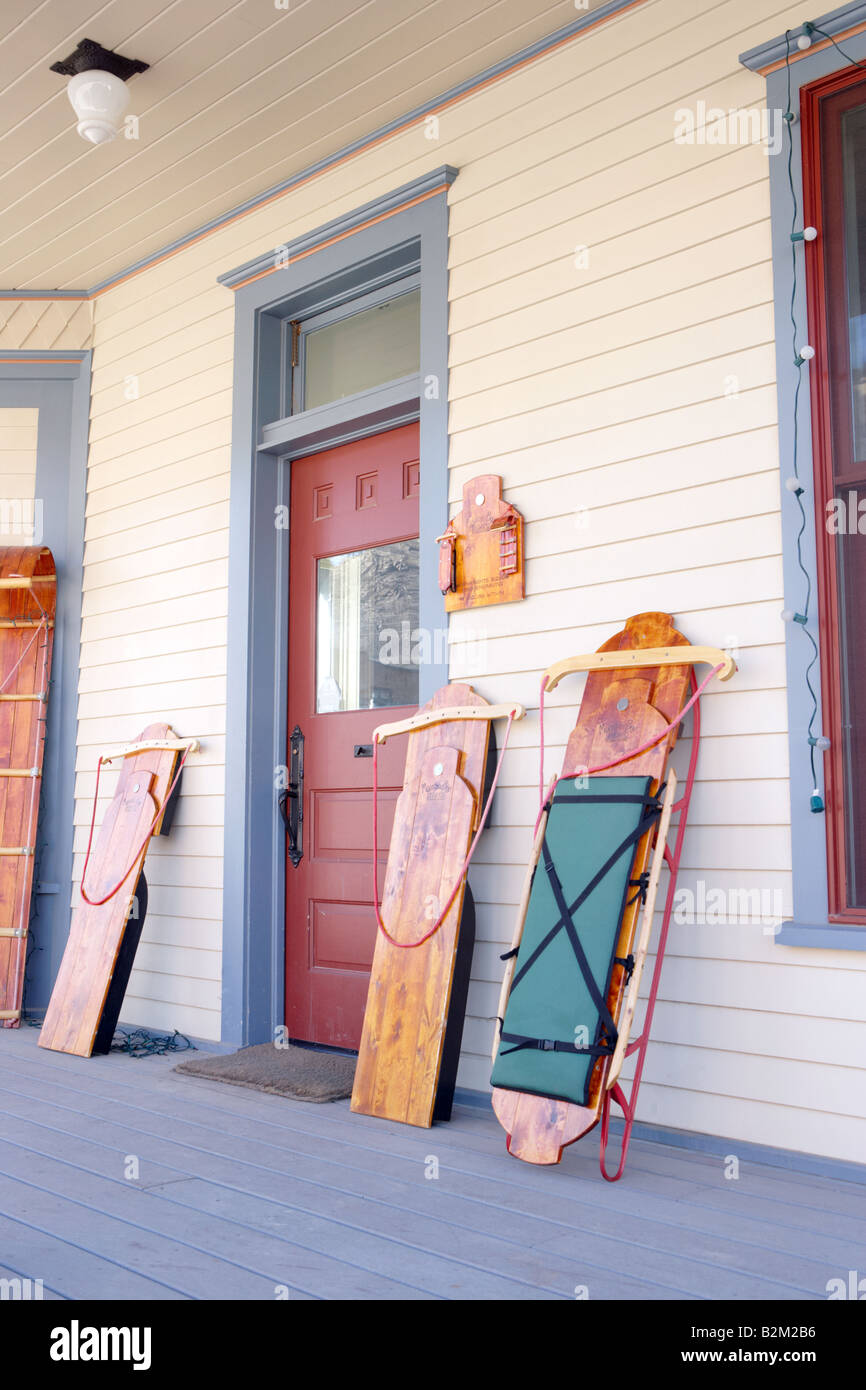Wooden Sleds Stock Photos & Wooden Sleds Stock Images - Alamy