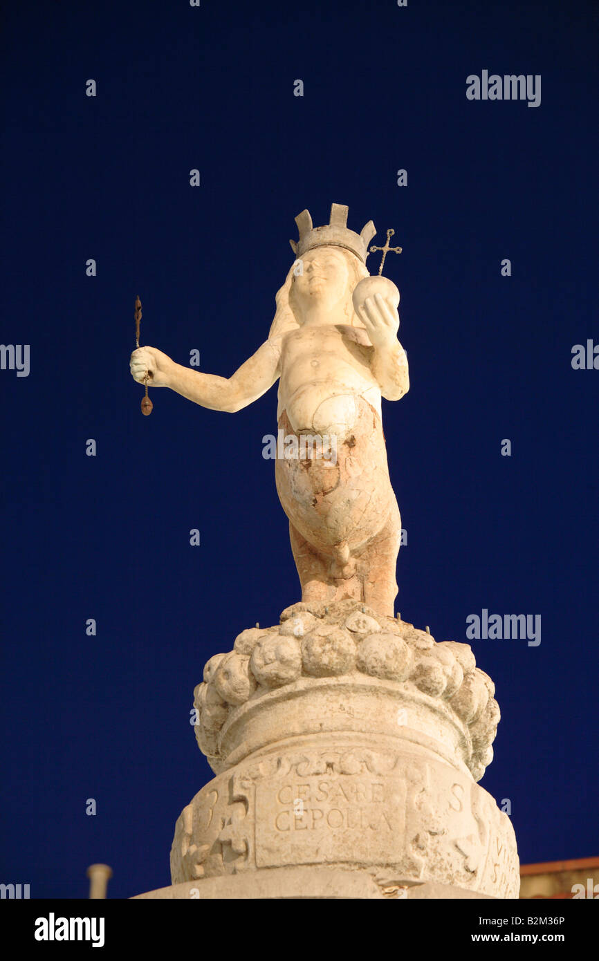 Centaur fountain hi-res stock photography and images - Alamy