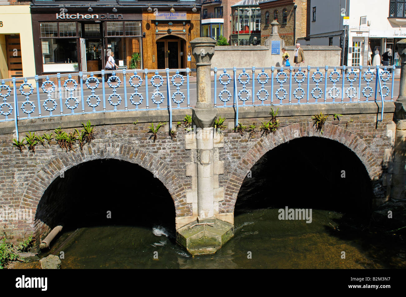 Clattern bridge kingston upon thames hi-res stock photography and ...