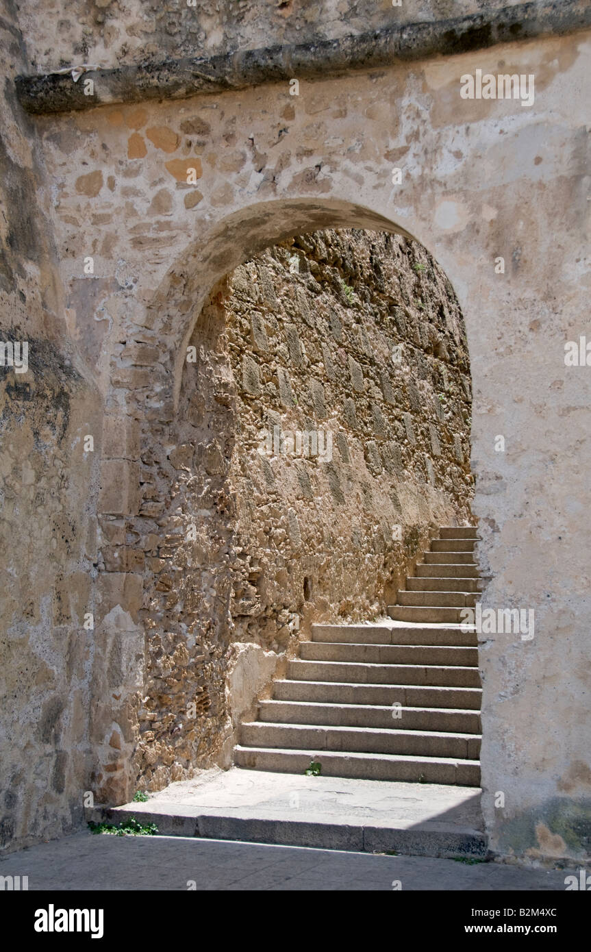 Steps archway hi-res stock photography and images - Alamy