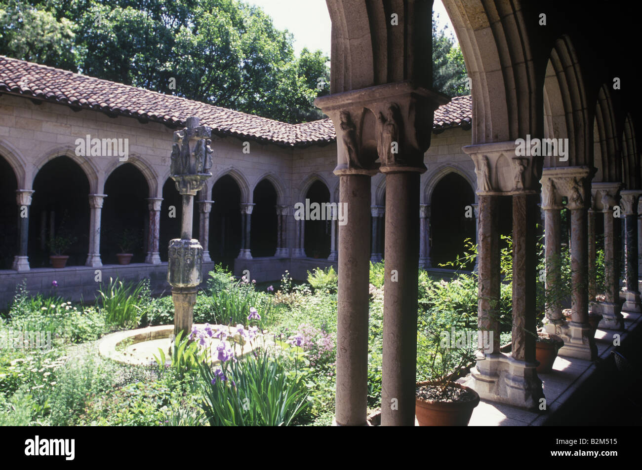 TRIE CLOISTER METROPOLITAN MUSEUM FORT TYRON PARK MANHATTAN NEW YORK ...