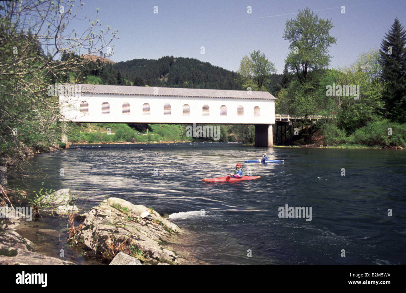 McKenzie River Goodpasture Covered Bridge Lane County Vida Oregon Route ...