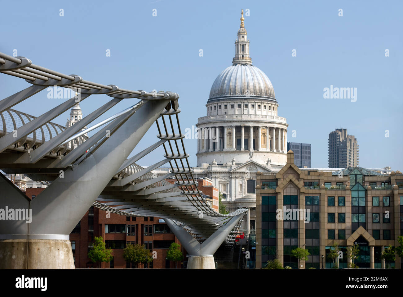 MILLENNIUM FOOTBRIDGE (©NORMAN FOSTER 2002) SAINT PAULS CATHEDRAL DOME ...