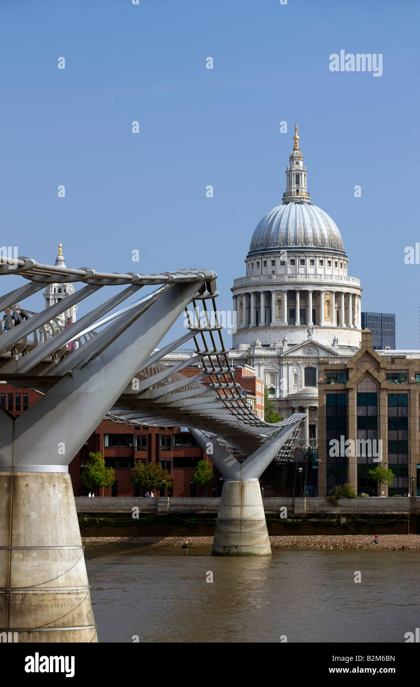 MILLENNIUM FOOTBRIDGE (©NORMAN FOSTER 2002) SAINT PAULS CATHEDRAL DOME ...