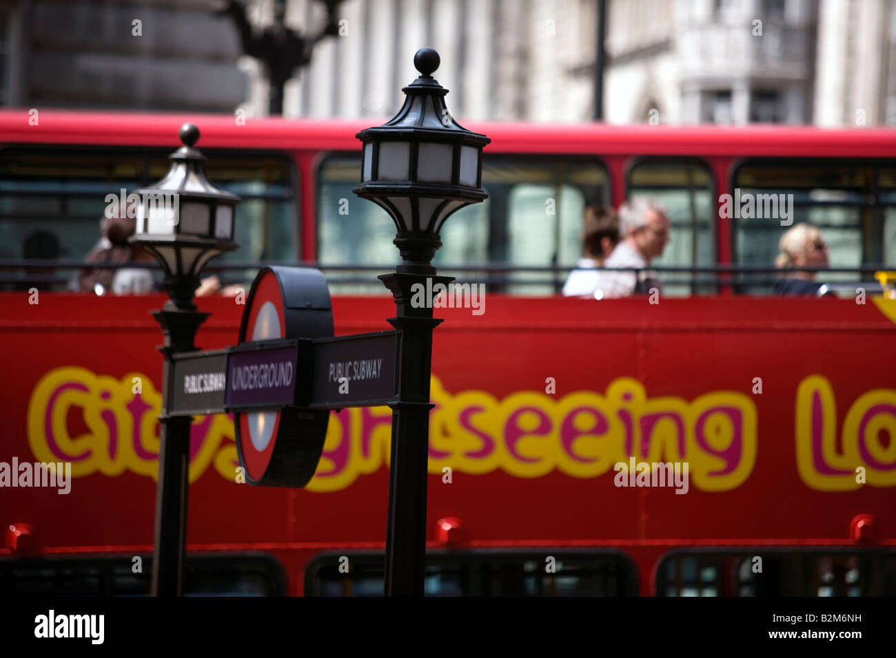 RED DOUBLEDECKER SIGHTSEEING TOUR BUS PICCADILLY CIRCUS LONDON ENGLAND ...