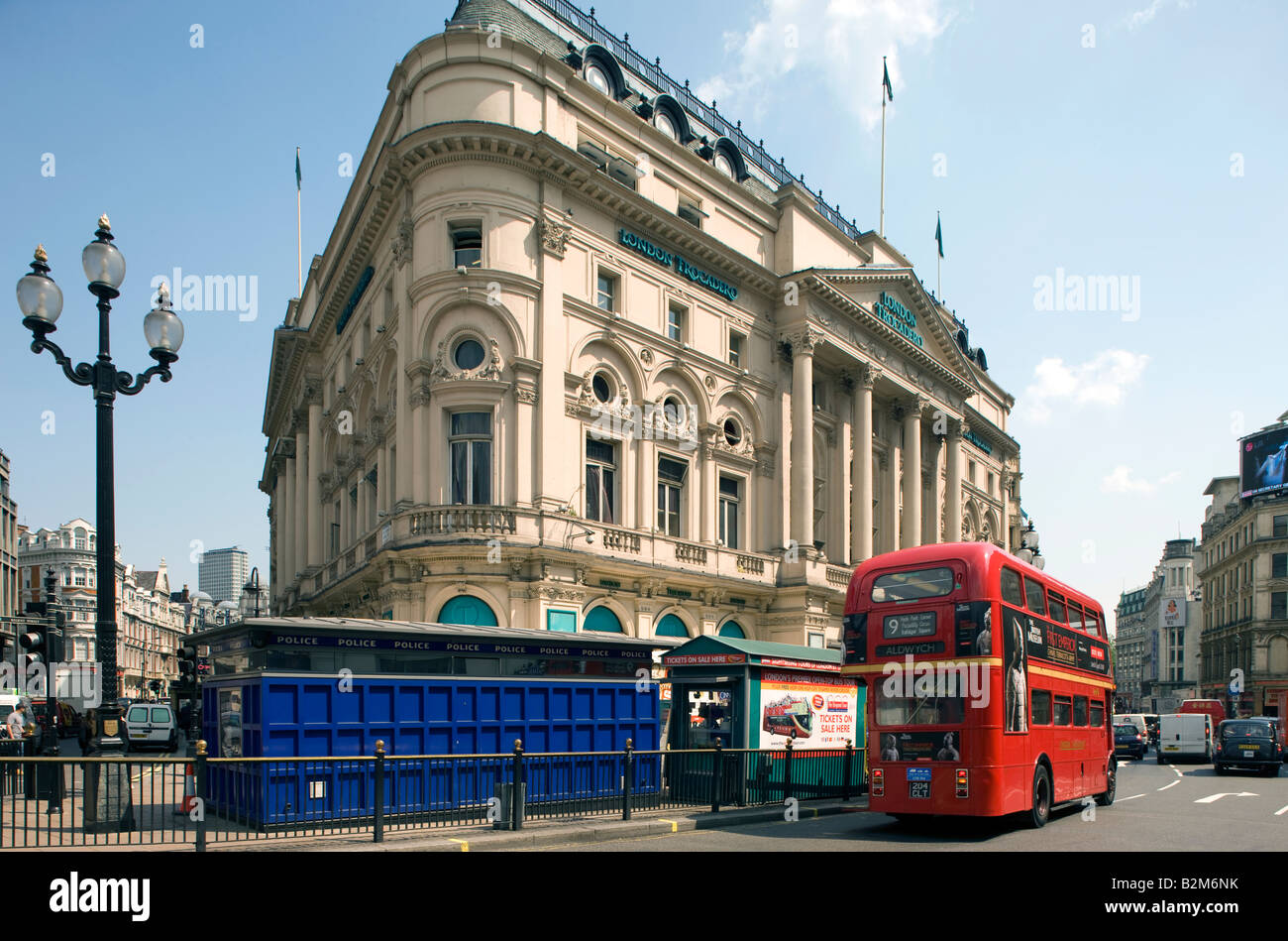 Trocadero london hi-res stock photography and images - Alamy