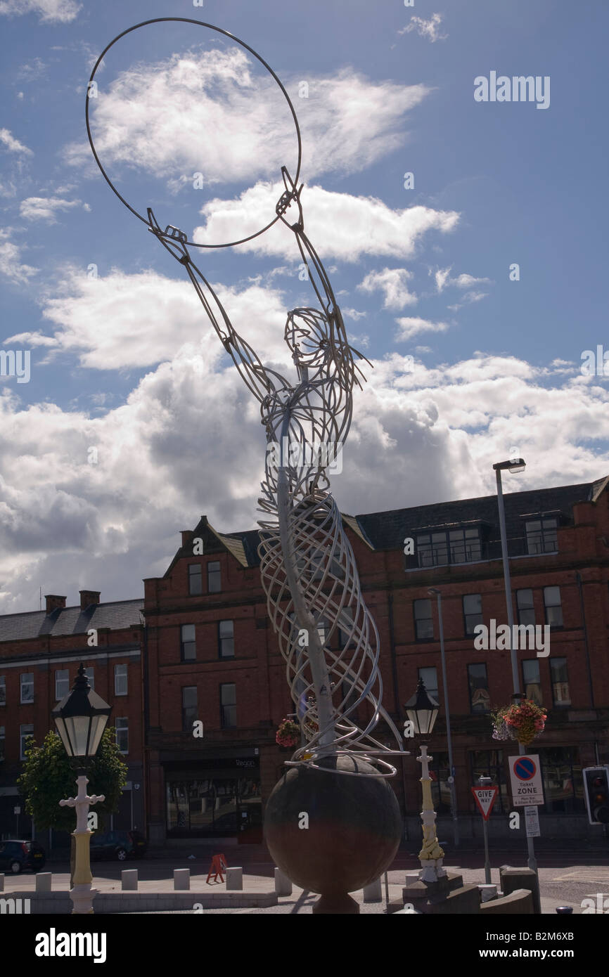 Sculpture belfast symbol of peace hi-res stock photography and images ...