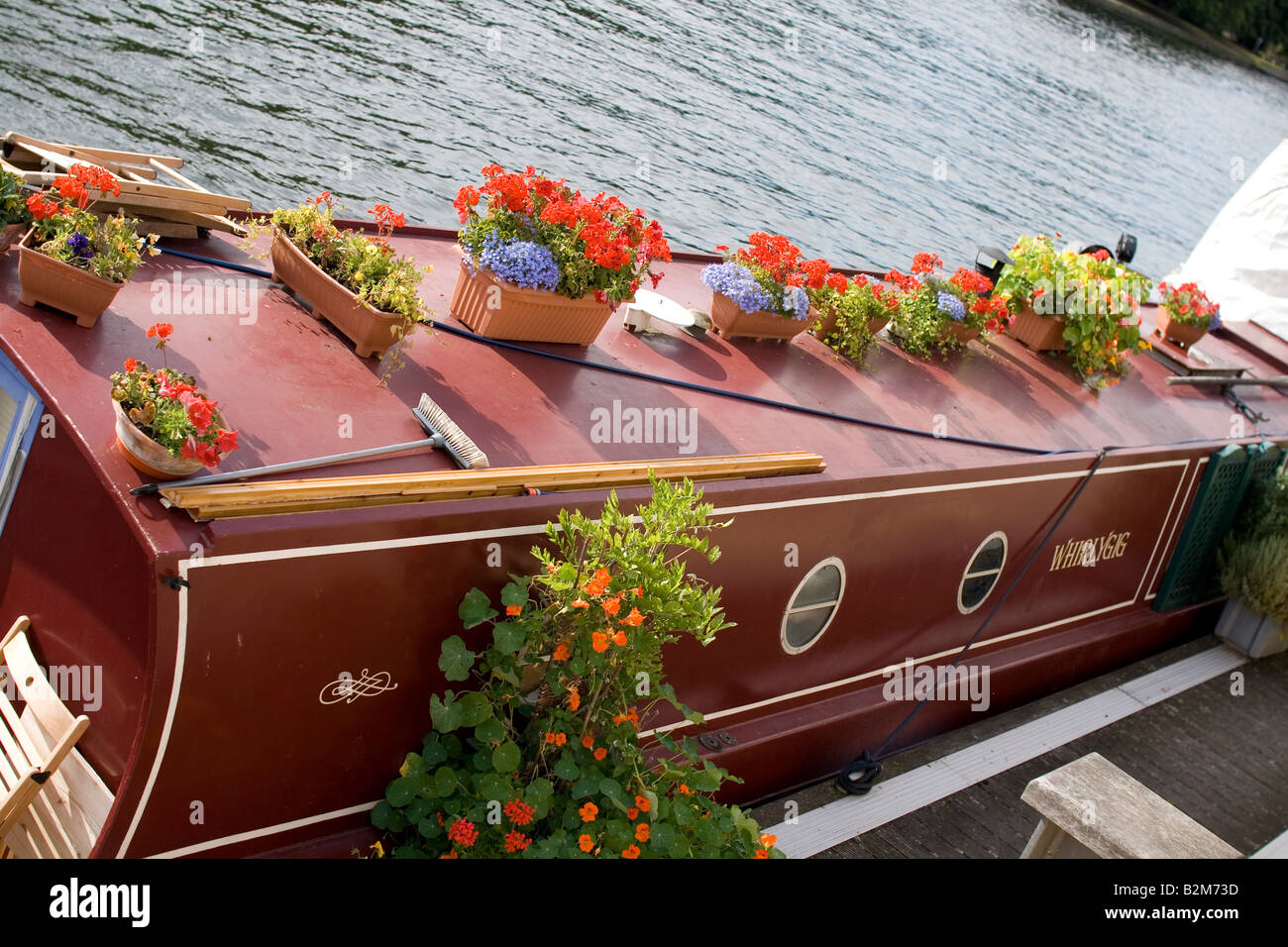 A houseboat on the Thames Stock Photo - Alamy