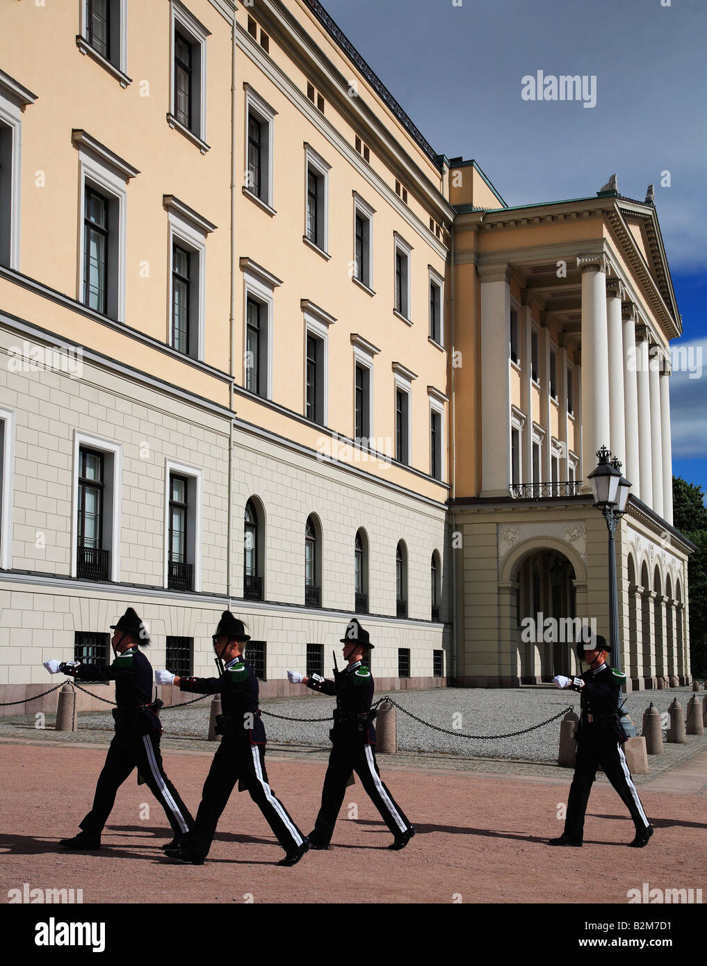 Oslo royal palace hi-res stock photography and images - Alamy