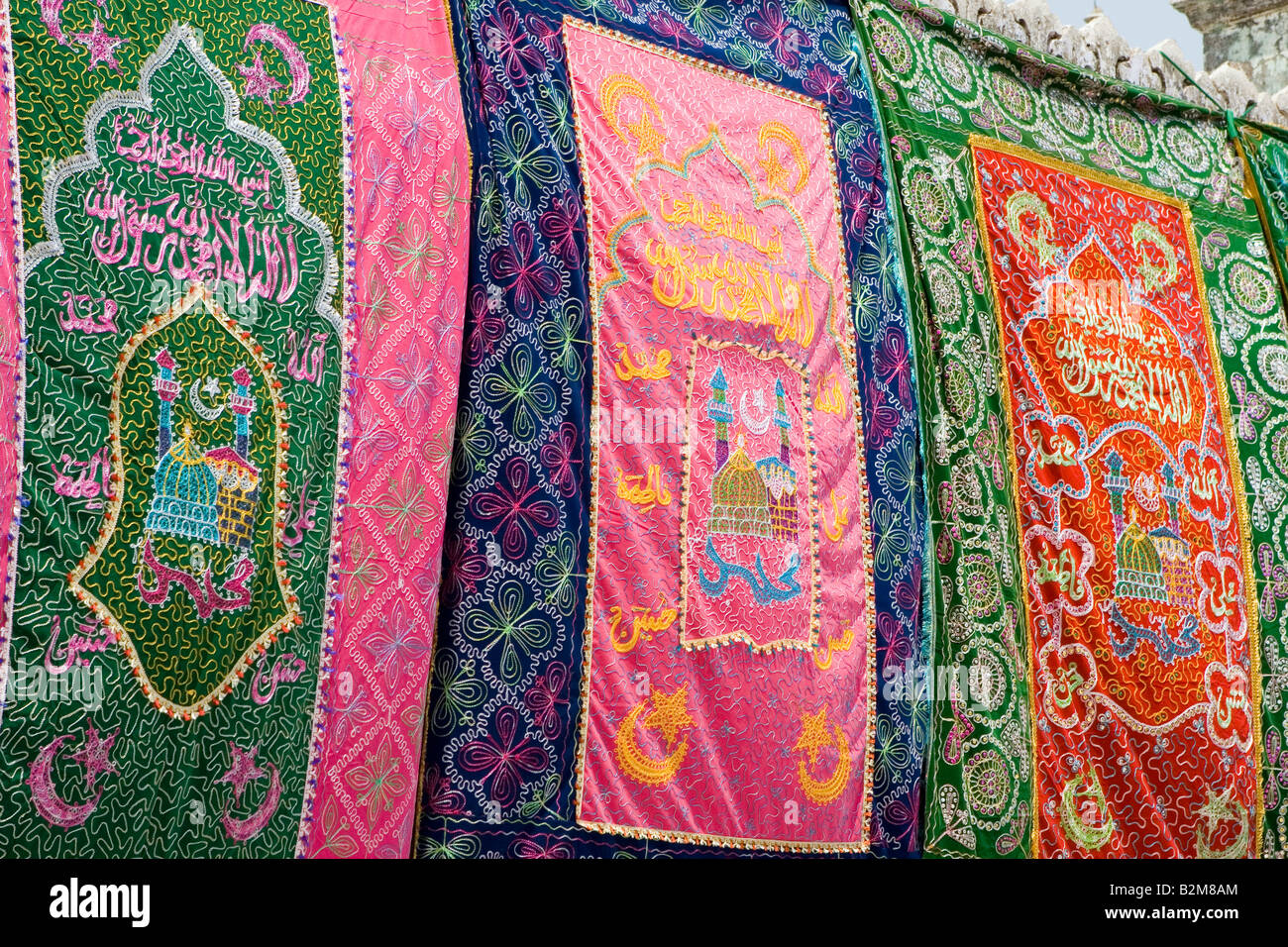 Dargah mosque hi-res stock photography and images - Alamy