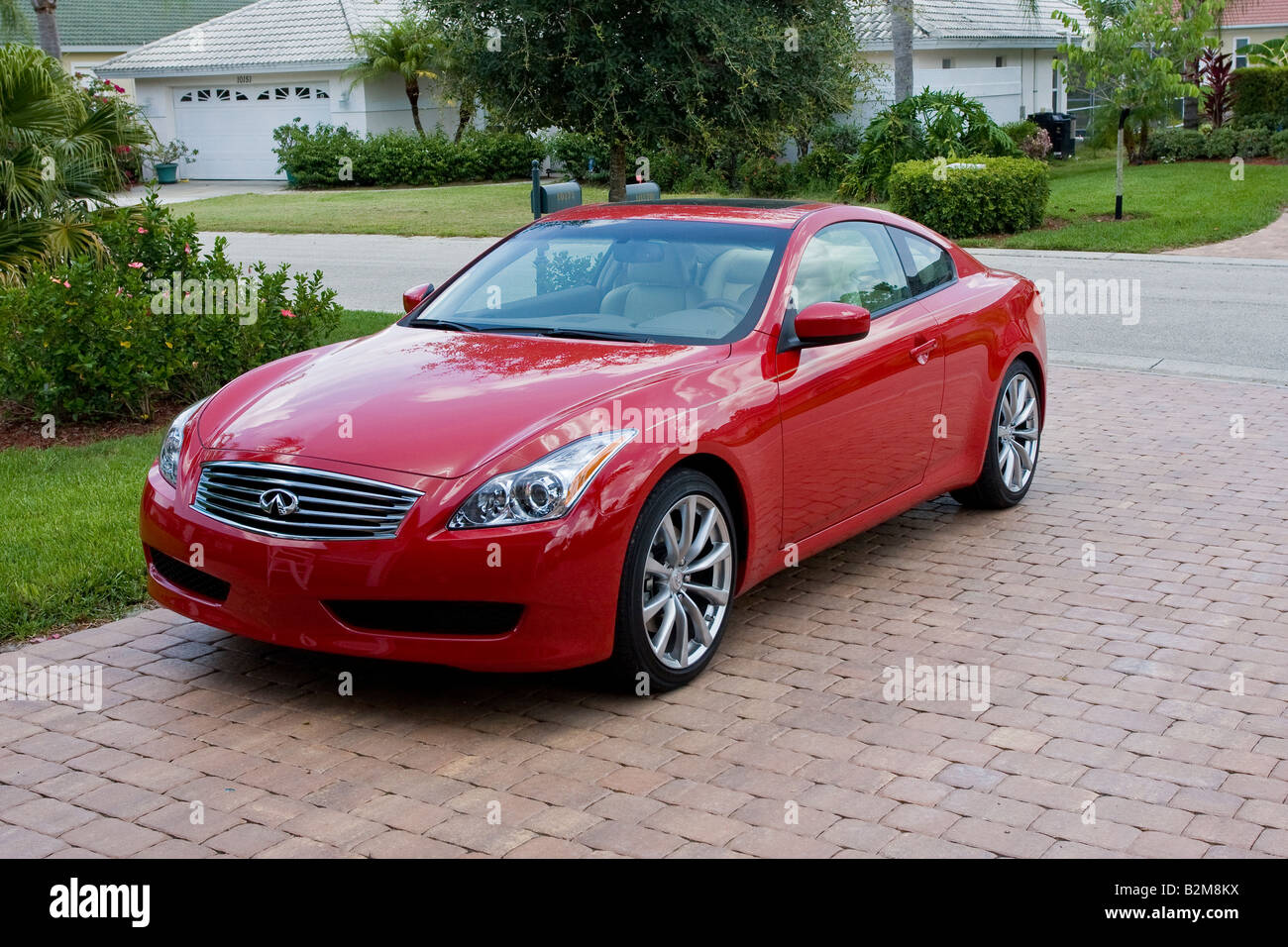 Red Infinity G35 Sport Coupe Automobile Stock Photo - Alamy