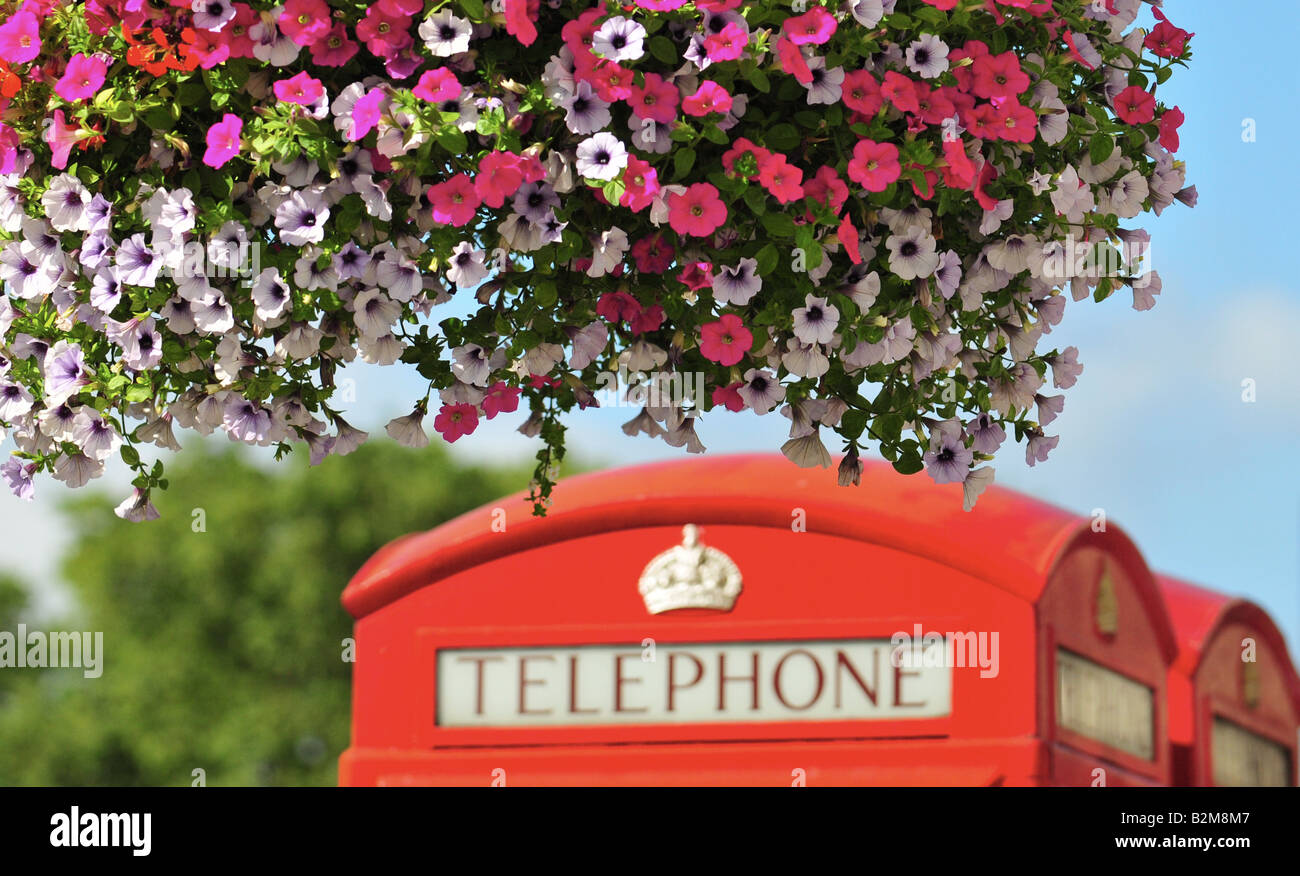 Royal phonebox hi-res stock photography and images - Alamy