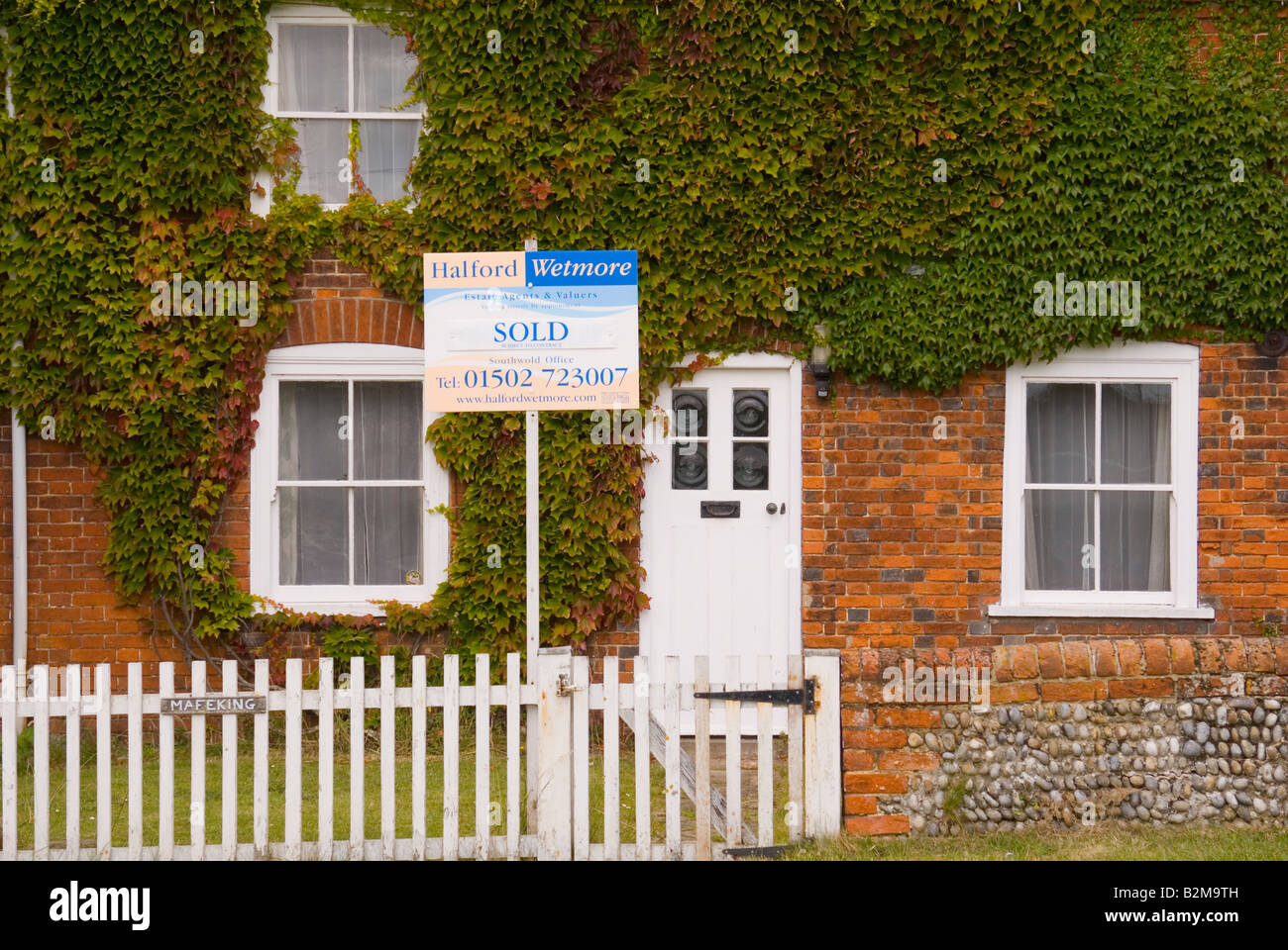 House Sale Board High Resolution Stock Photography and Images - Alamy
