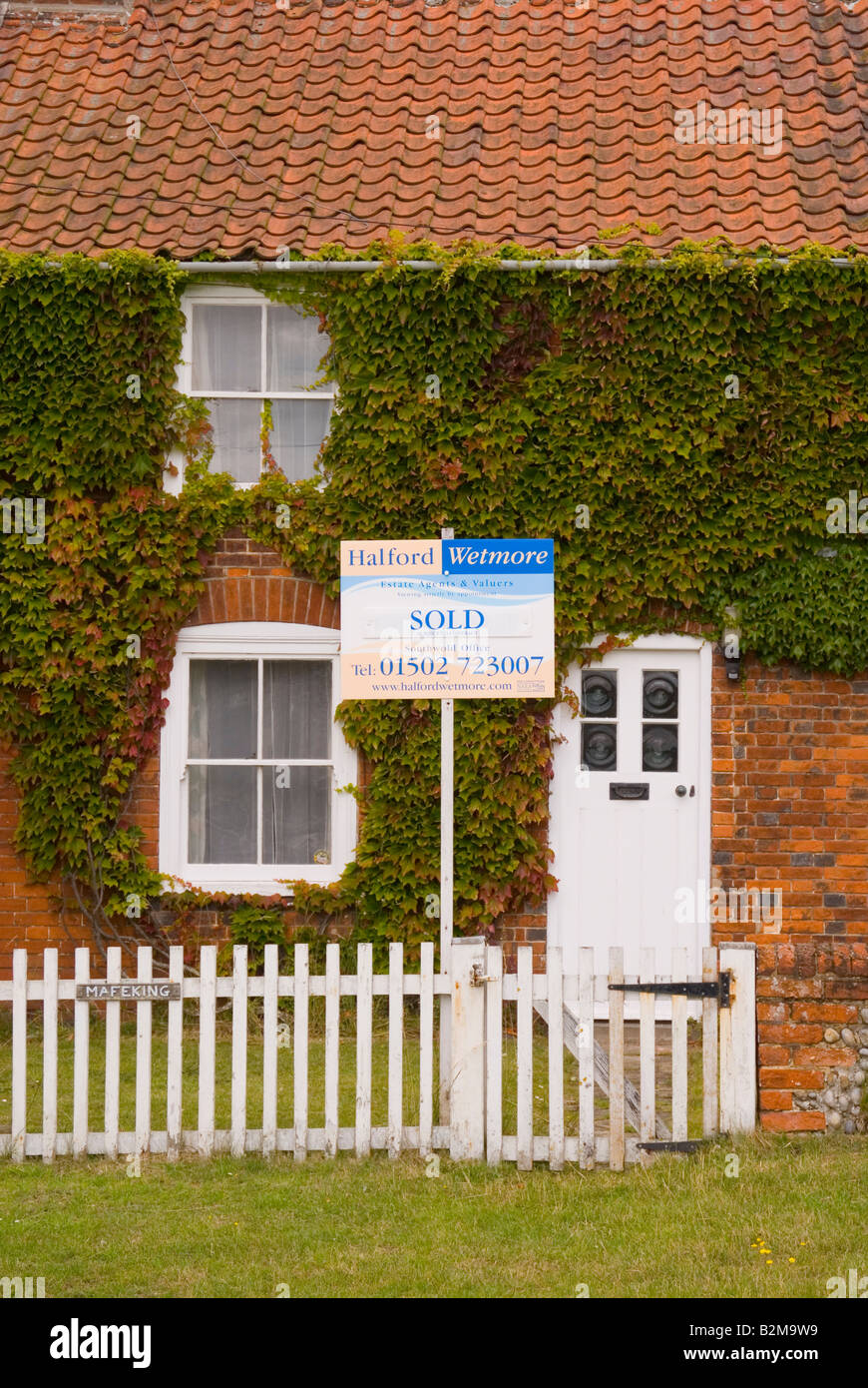 House for sale board hi-res stock photography and images - Alamy