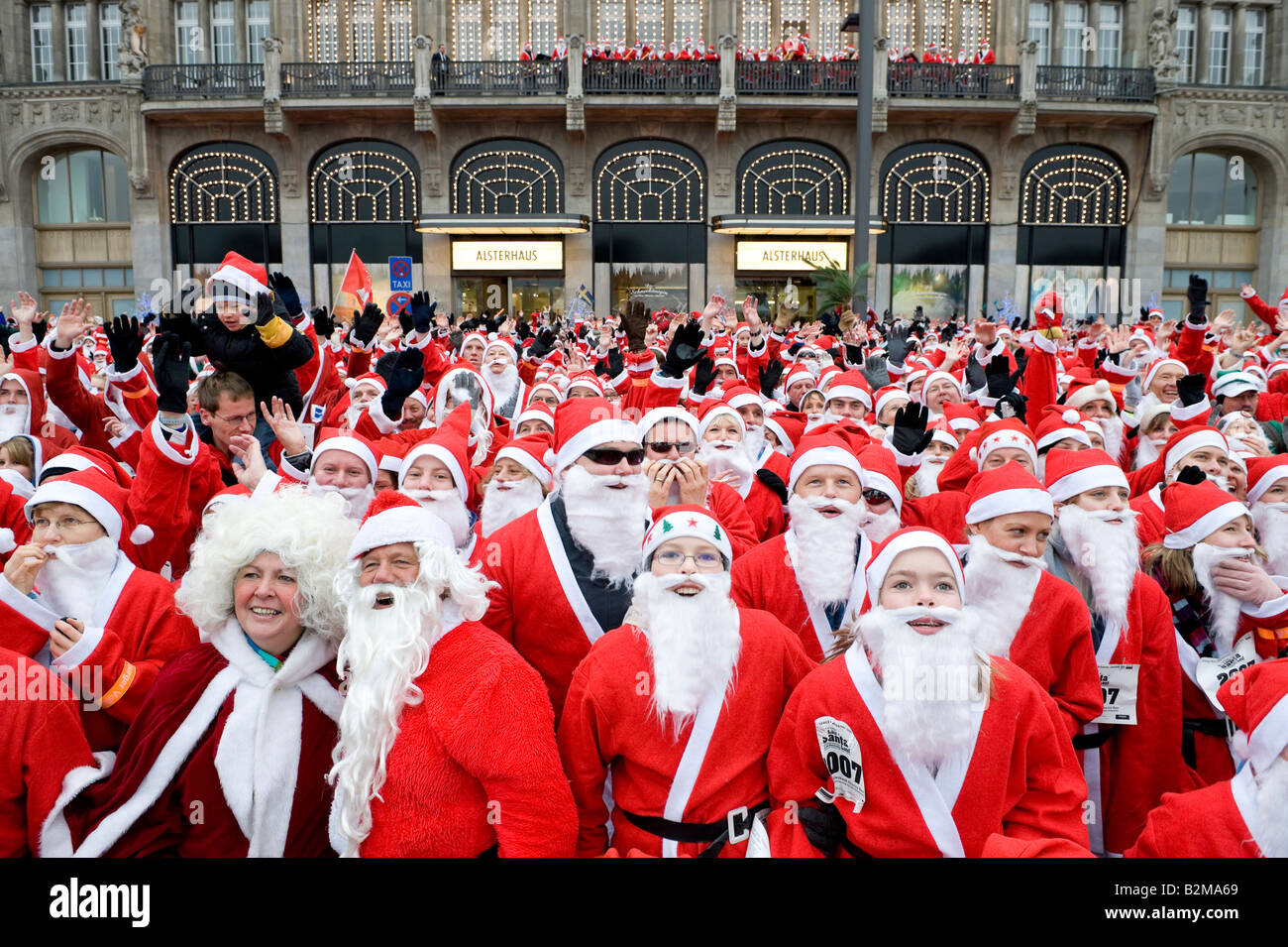 "Lauf Santa Lauf" (Run, Santa, Run): attempt to set a world record for ...