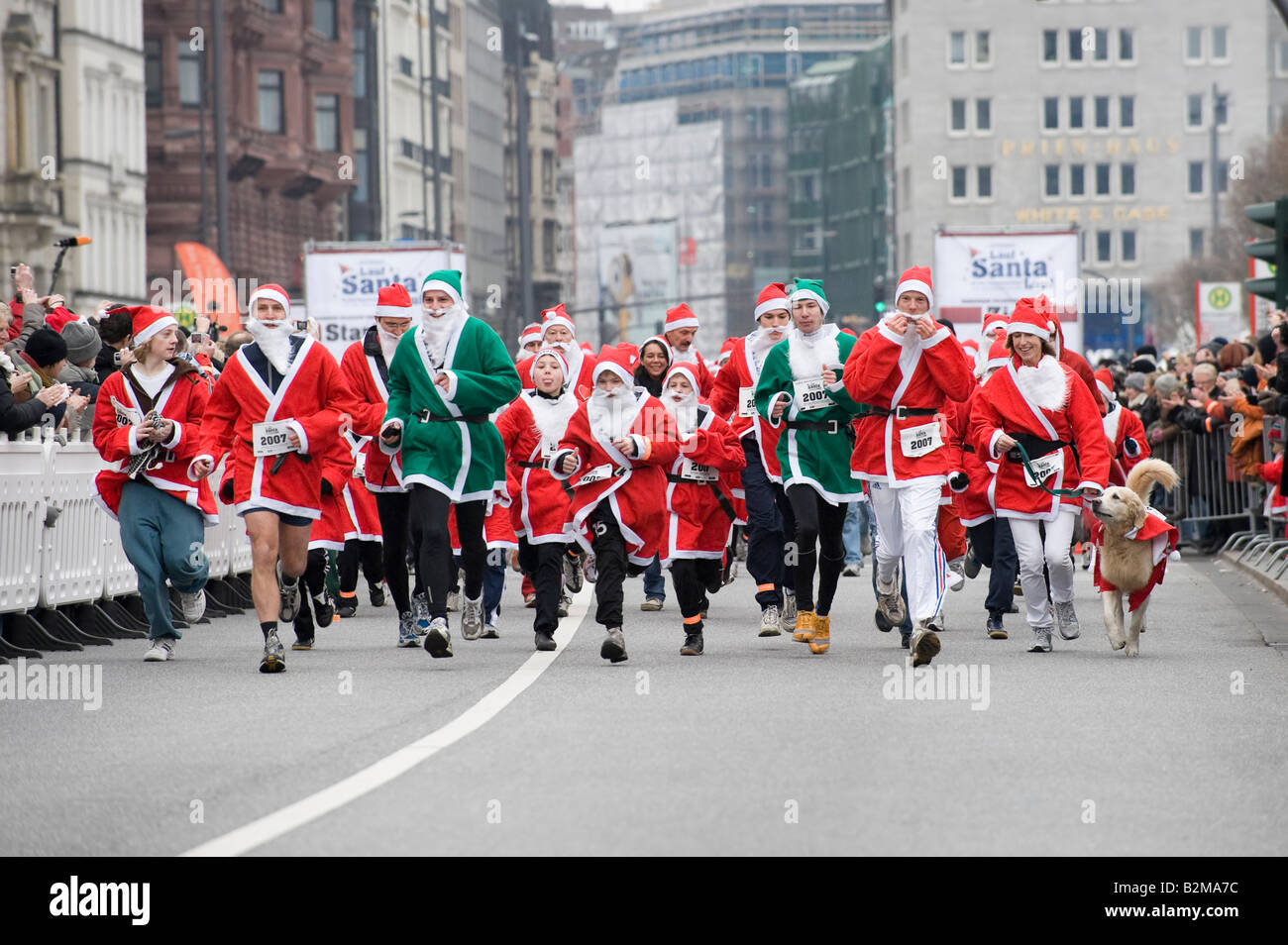 "Lauf Santa Lauf" (Run, Santa, Run): attempt to set a world record for ...