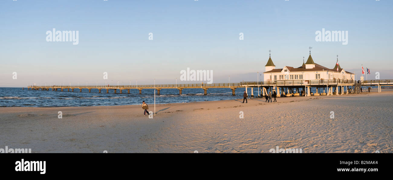 Historic pier, Ahlbeck seaside resort, Usedom Island, Mecklenburg ...
