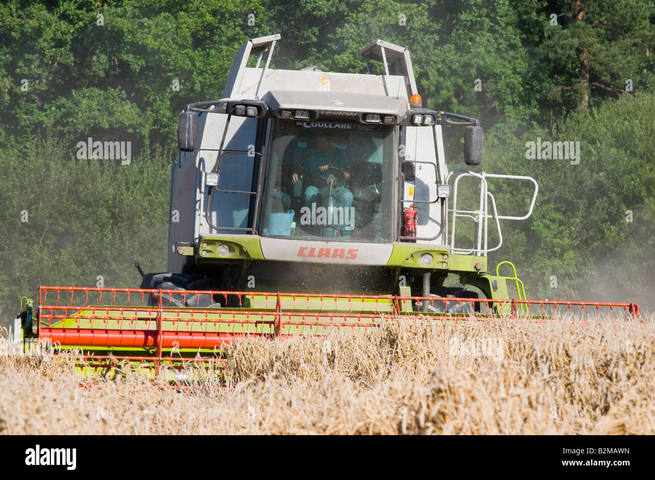 "Claas Lexion 540" combine harvester at work, sud-Touraine, France ...