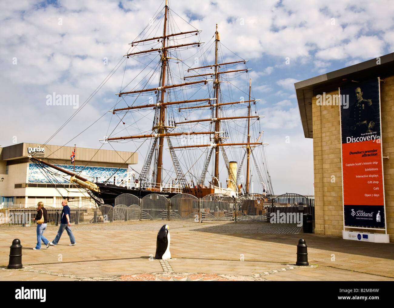 The RRS Discovery at Discovery Point, Dundee, Scotland Stock Photo - Alamy