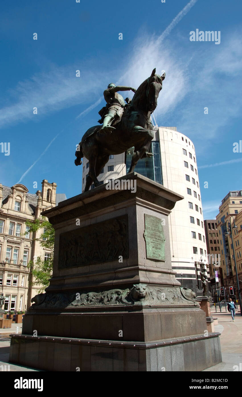 Black horse statue leeds hi-res stock photography and images - Alamy