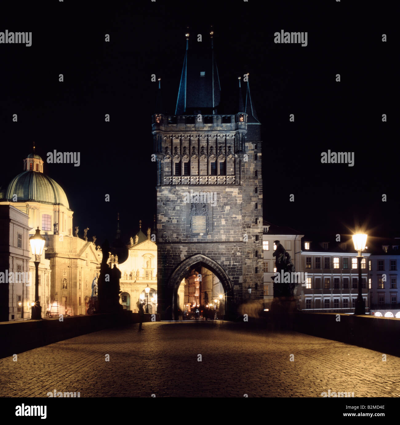 Famous Charles bridge at night Stock Photo - Alamy