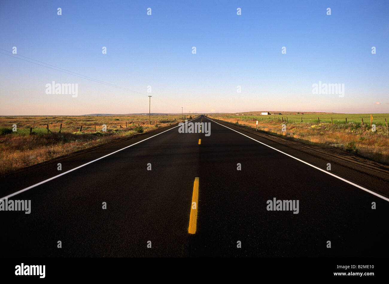 Highway 97 at sunset near Shaniko in Central Oregon State USA Stock ...