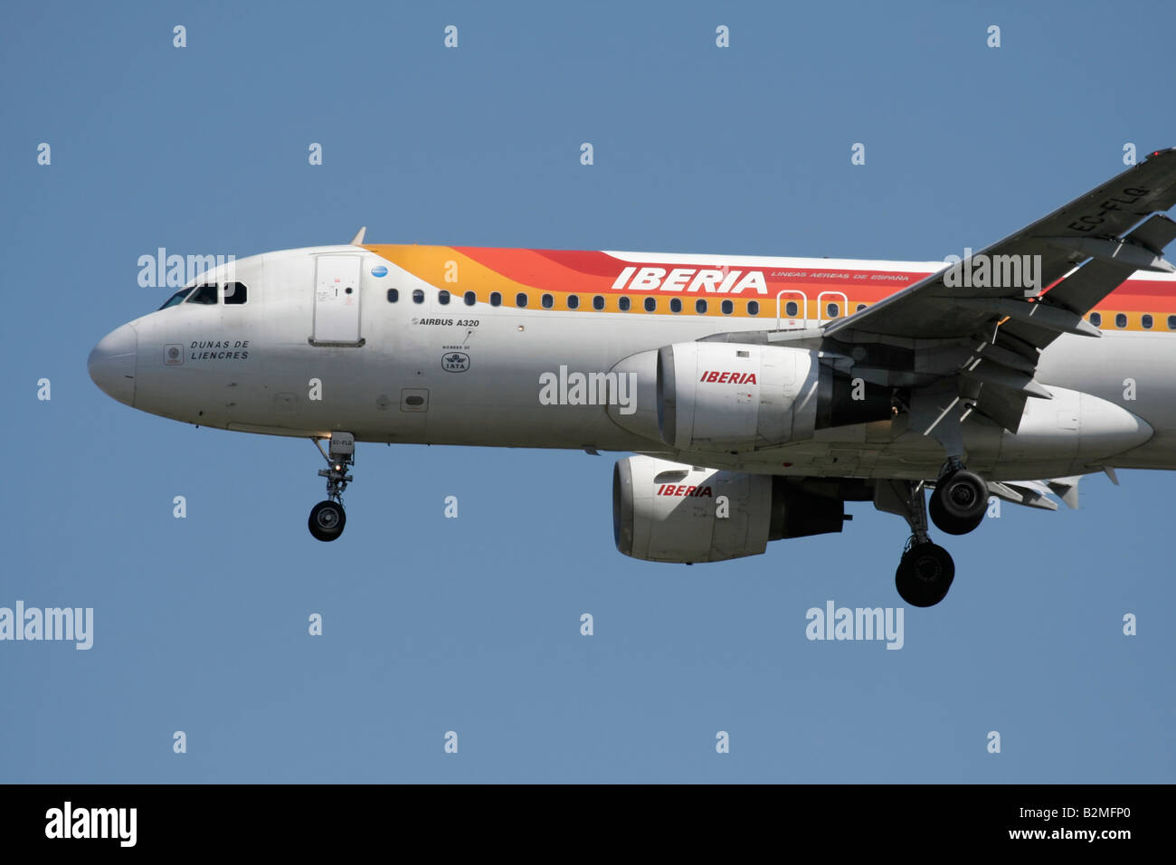 Iberia airbus a320 airplane hi-res stock photography and images - Alamy