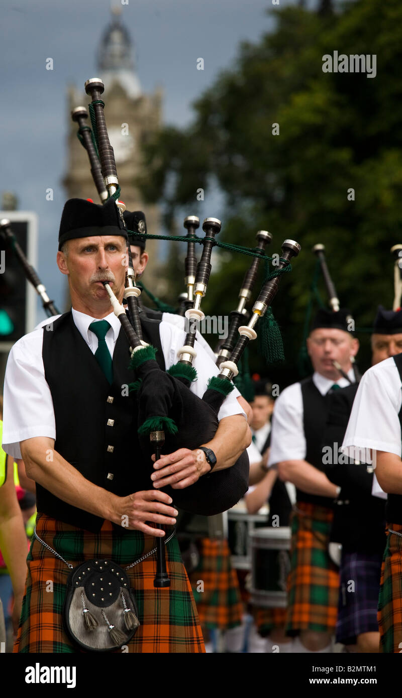 Scottish piper street hi-res stock photography and images - Alamy